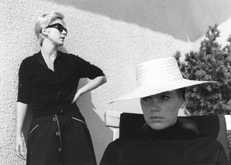 10 Famous Female Duos in Films | Top Female Pairs - Cinemaholic