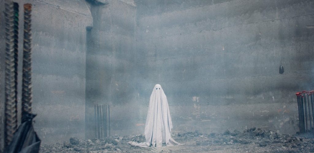 Review: 'A Ghost Story' is a Beautiful Examination on Space and Time ...
